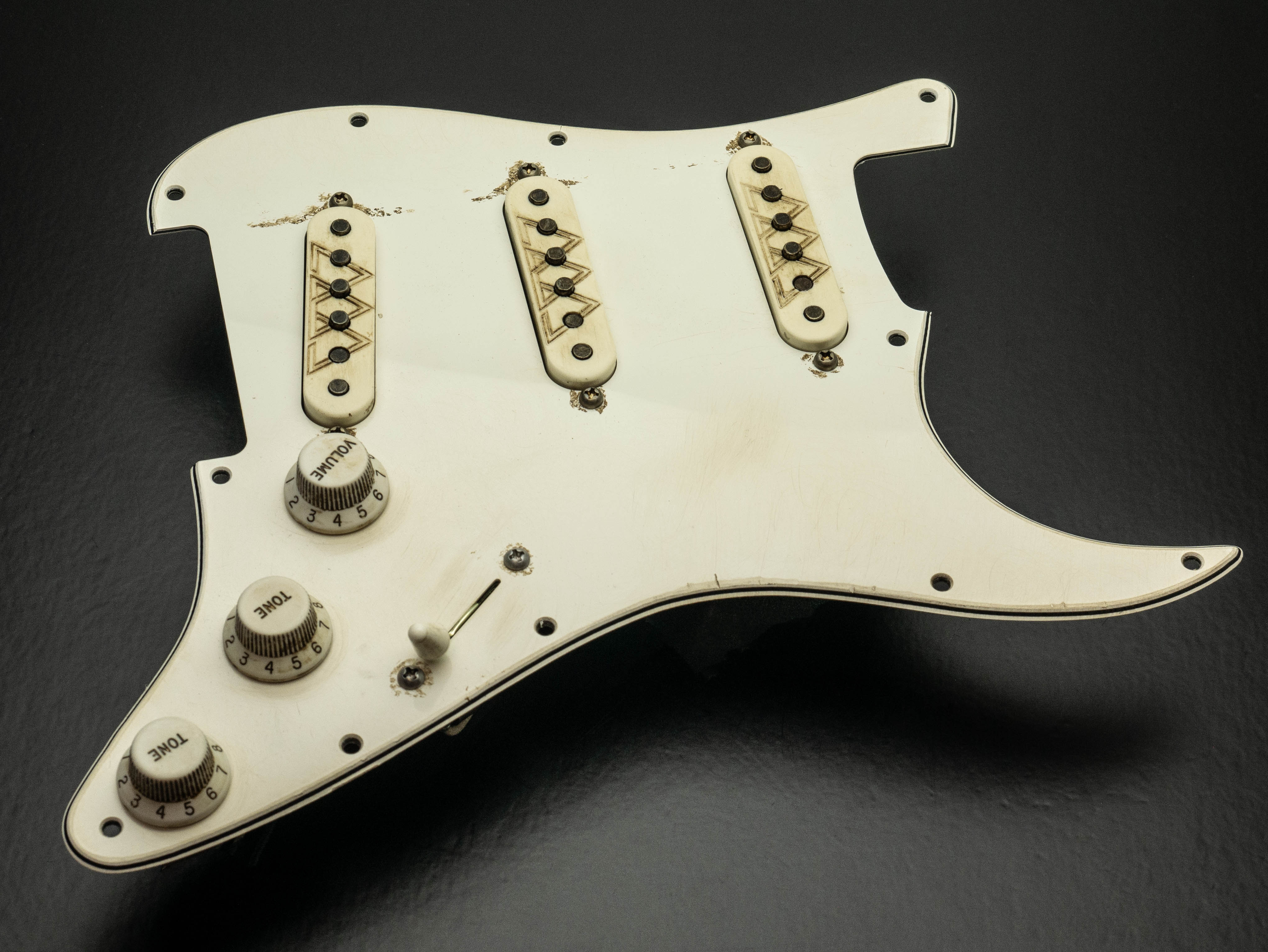 Triptych Singlecoil Aged Parchment Prewired Strat Pickguard | In-Stock ...