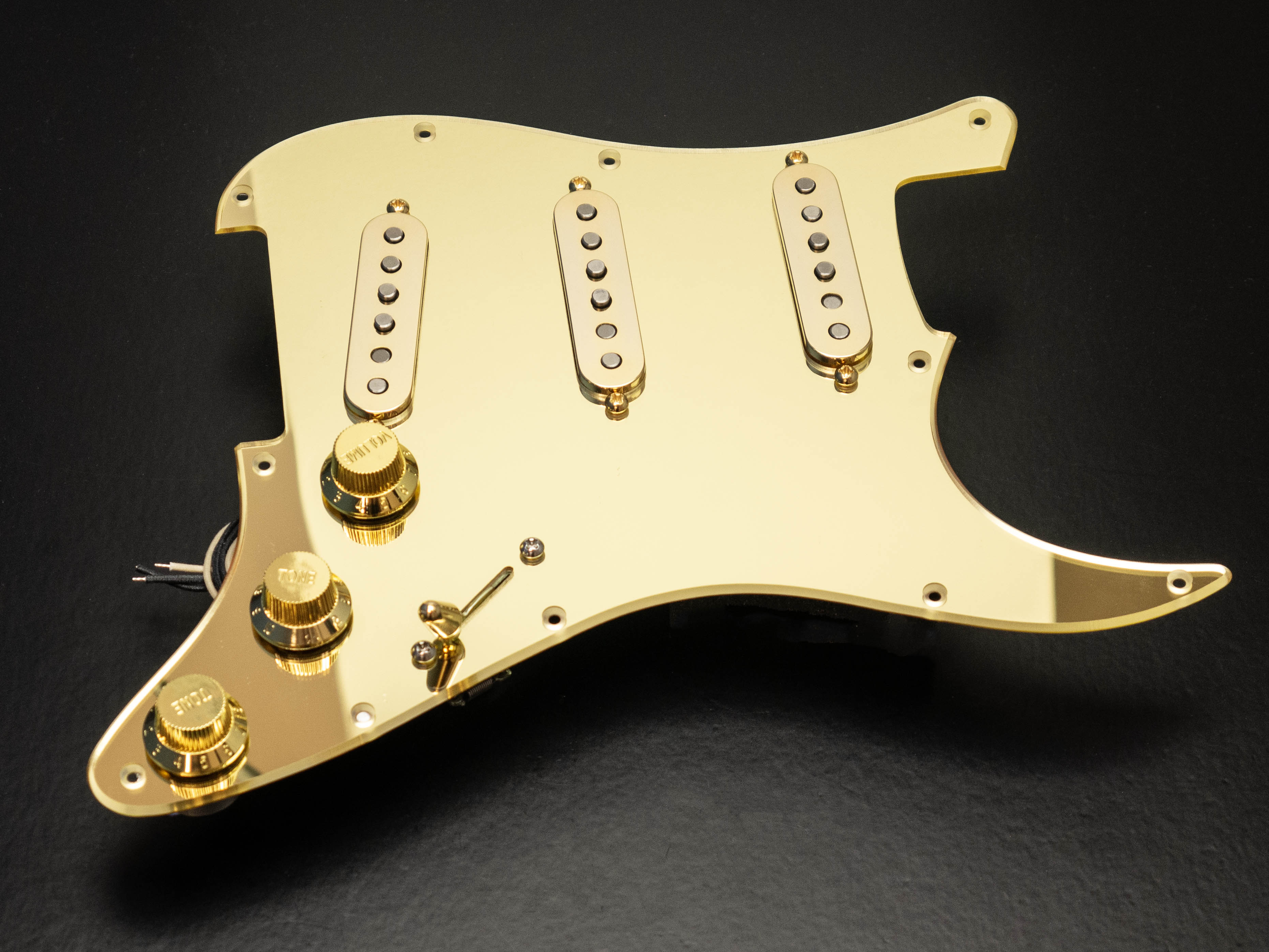 The Sultans Singlecoil Gold Prewired Strat Pickguard | In-Stock Strat ...